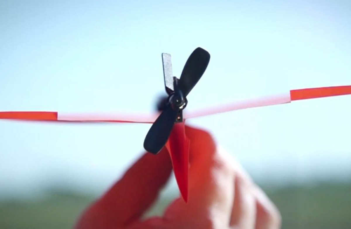 Powerup: motor para avión de papel controlado por Smartphone en ...