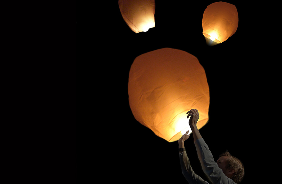 Farolillos voladores blancos para una ocasión especial | Regalador.com