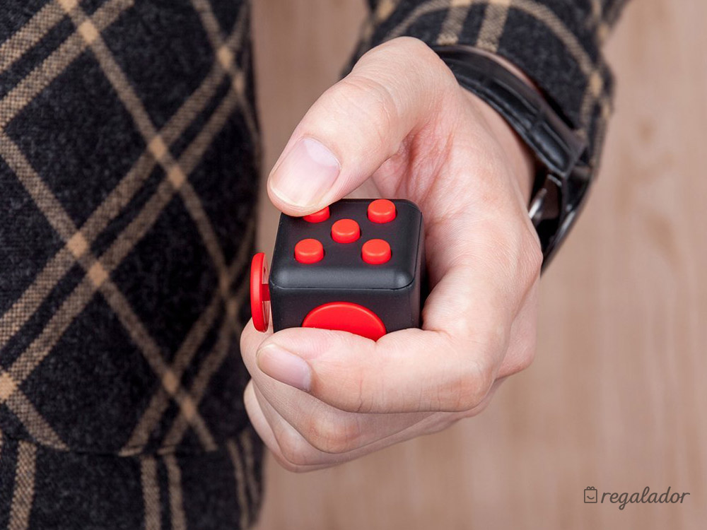 Regalador - Fidget Cube: el dado antiestrés que todo el mundo quiere ...