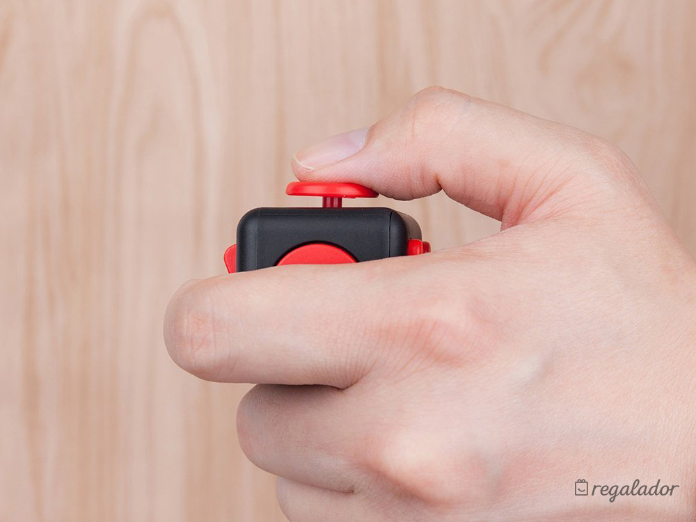 Regalador - Fidget Cube: el dado antiestrés que todo el mundo quiere ...