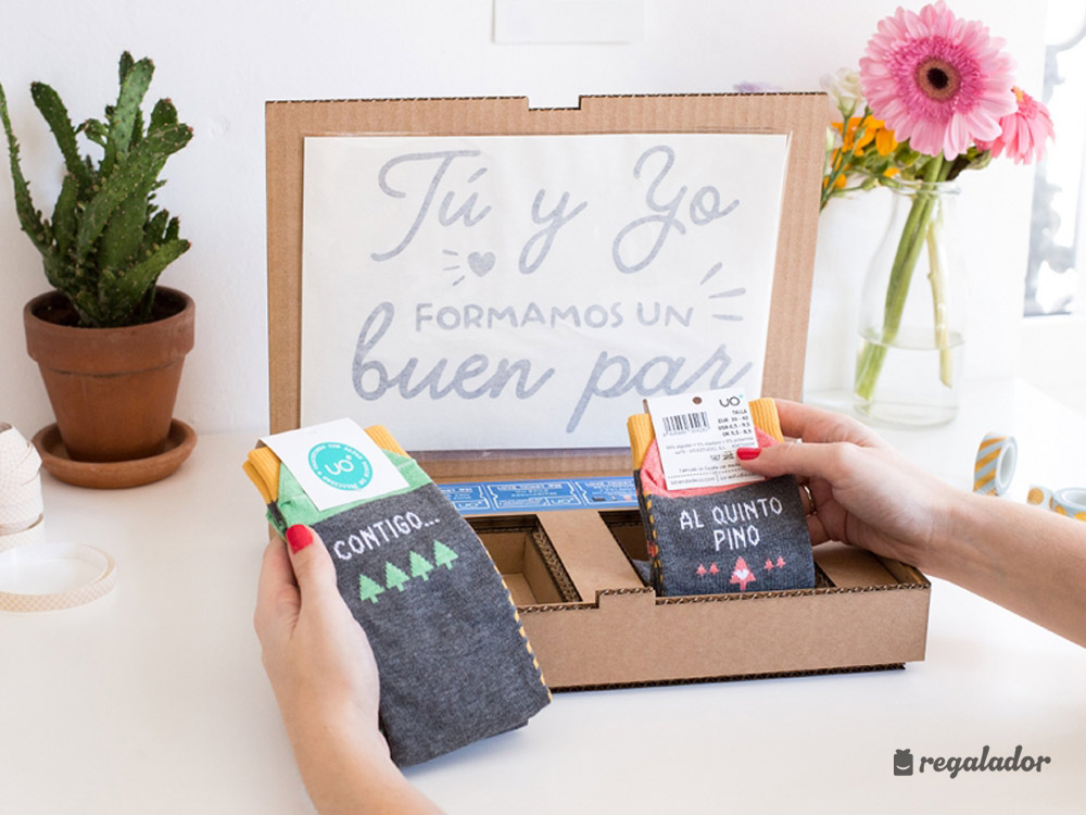 El kit de complementos para parejas más divertido en Regalador.com