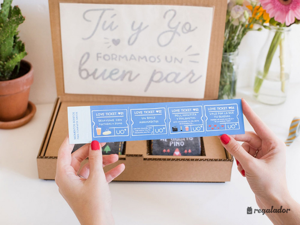 El kit de complementos para parejas más divertido en Regalador.com