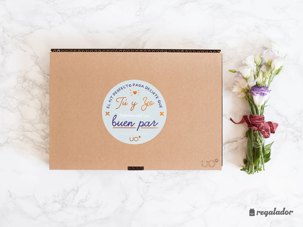 El kit de complementos para parejas más divertido en Regalador.com