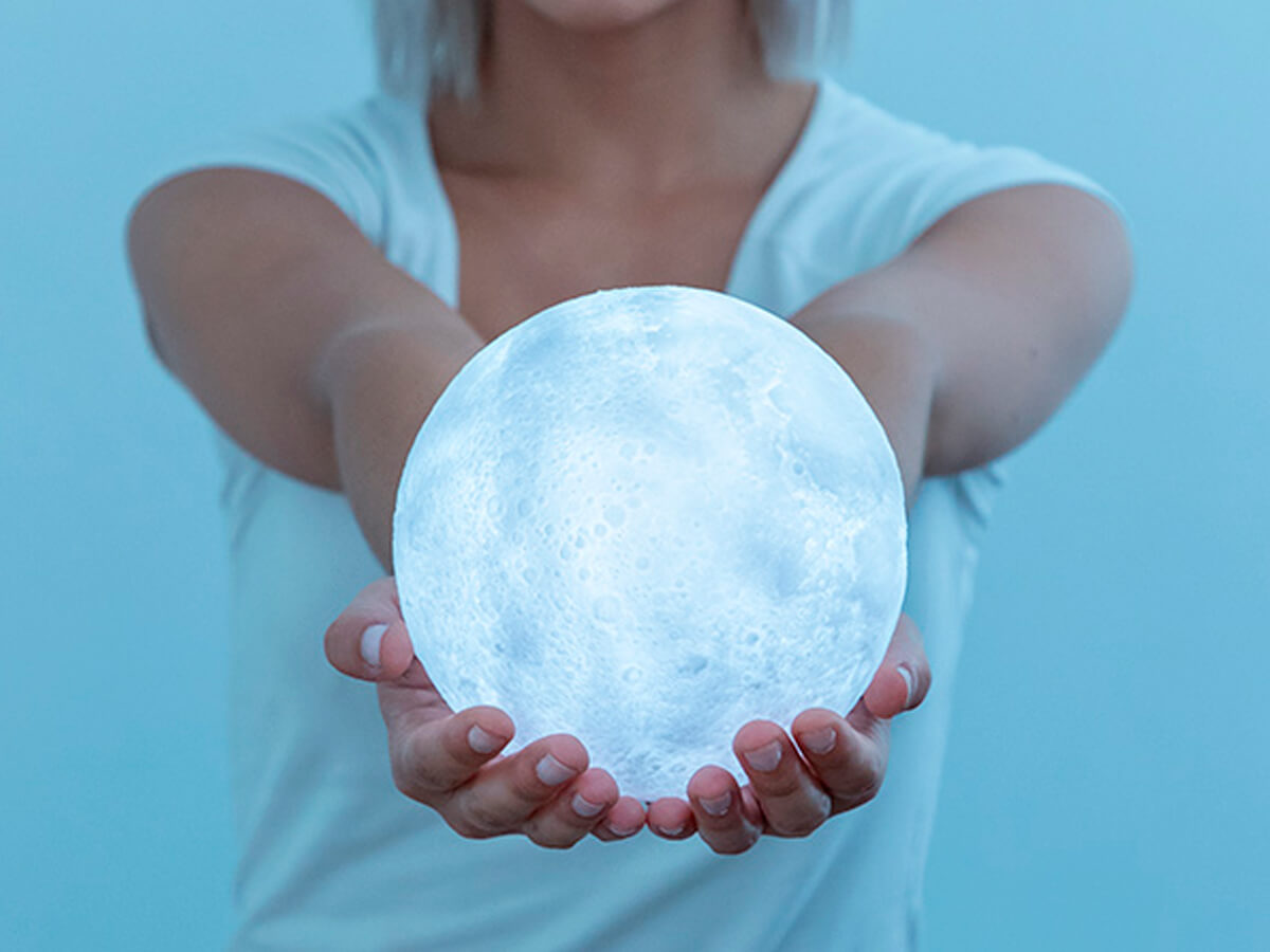 Lámpara LED con forma de luna | Regalador.com
